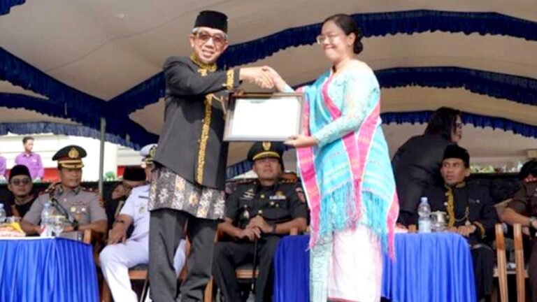 Against All Odds, Yohana Elevates East Kutai on National Teachers’ Day ...