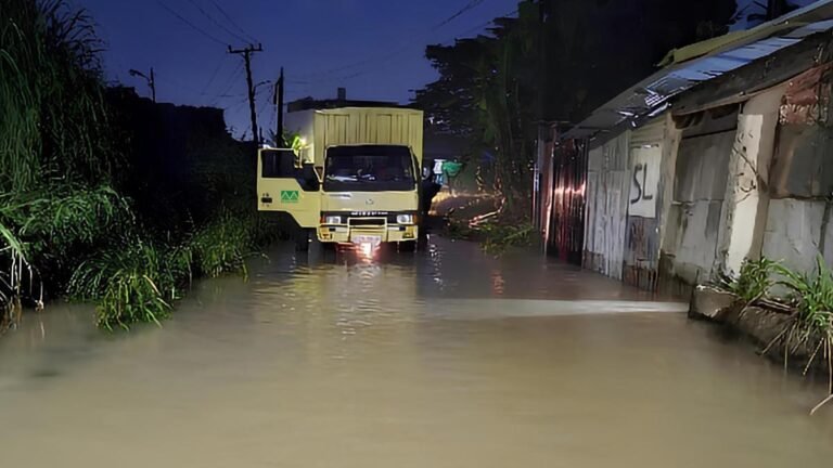 Musim Mas Distributes Emergency Aid to Thousands of Families Affected ...
