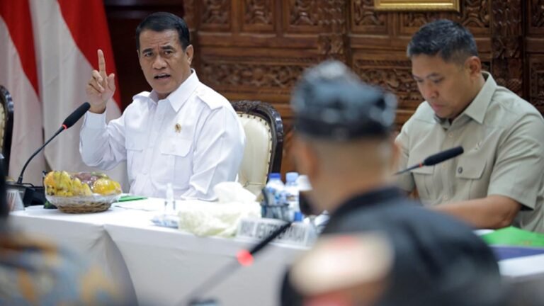 Palm Oil Magazine - Minister Amran Warns Up to 300 Palm Oil Firms Over ...